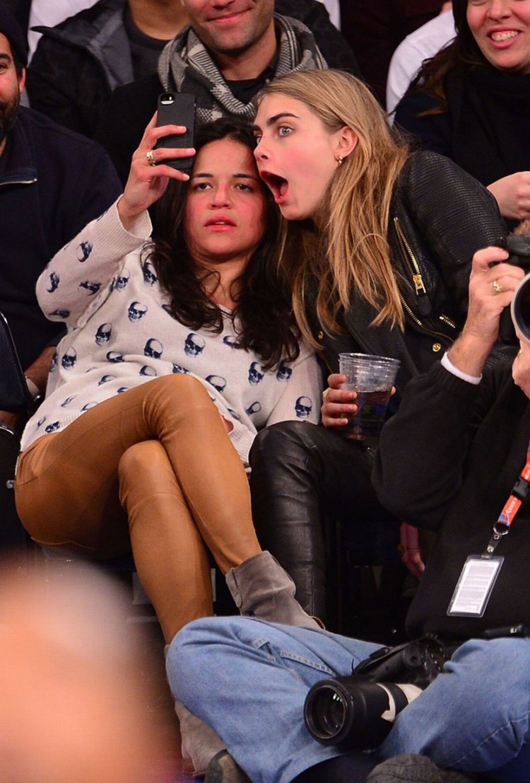 BFF變情侶，超模Cara Delevingne出櫃，與女星Michelle Rodriguez相戀 - A Day Magazine