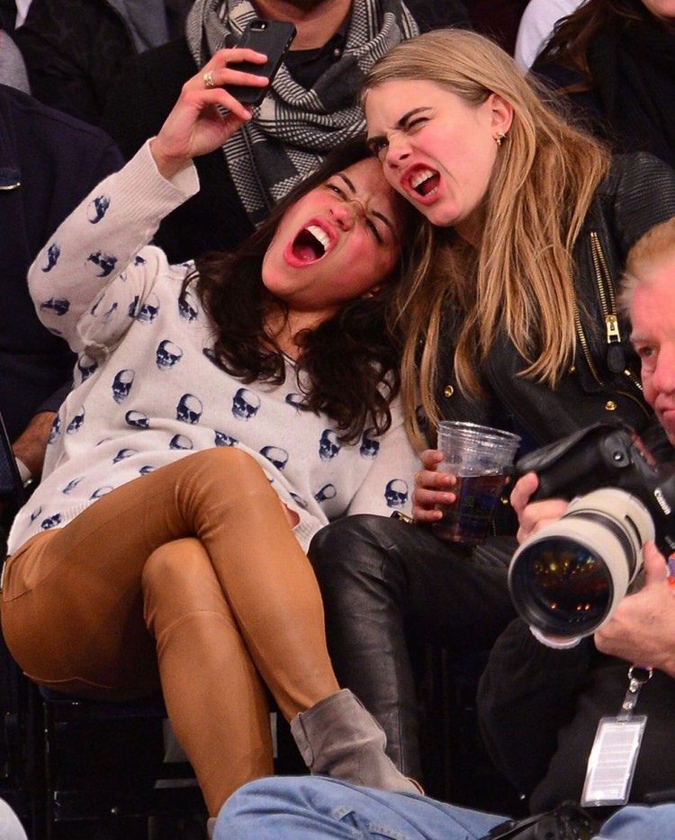 BFF變情侶，超模Cara Delevingne出櫃，與女星Michelle Rodriguez相戀 - A Day Magazine