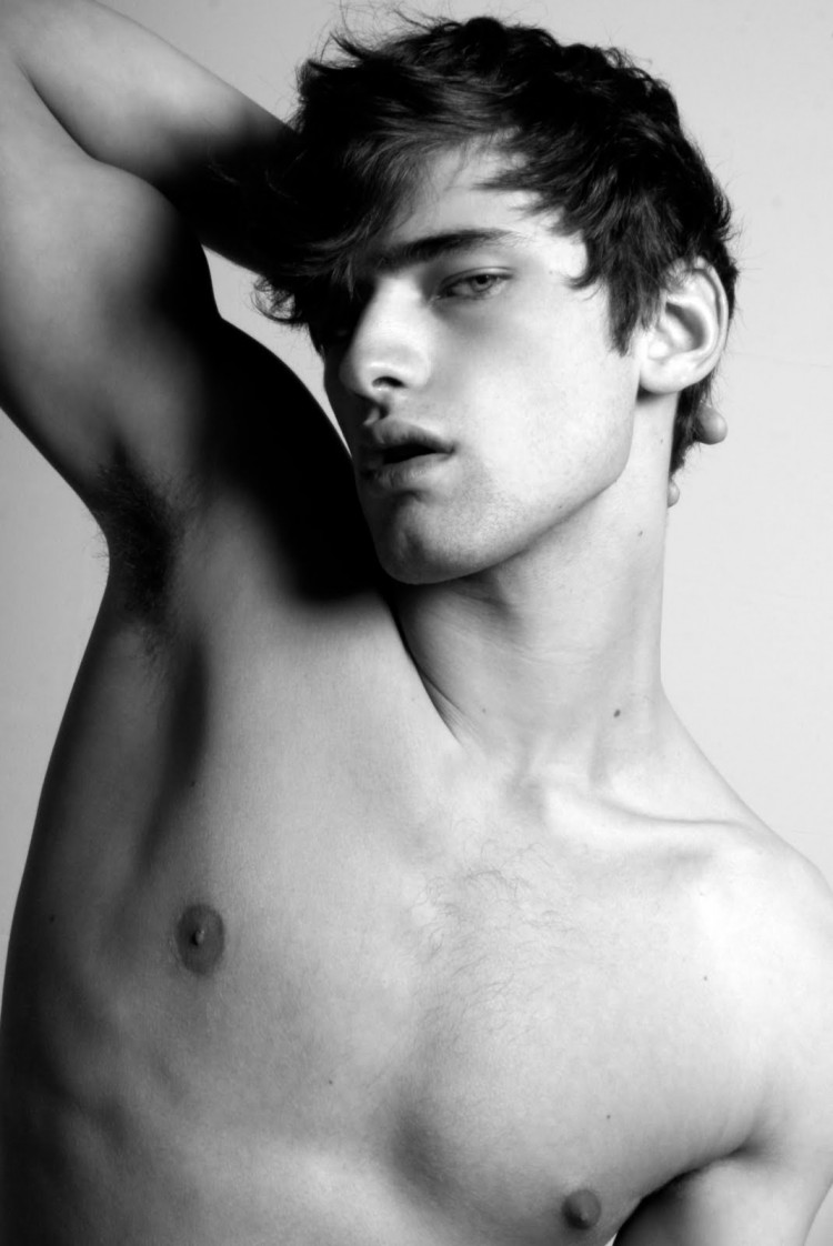遊走於拍與被拍間的男模Sean O’Pry - A Day Magazine