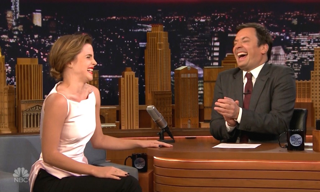 回憶和主持人Jimmy Fallon初次碰面發生的這件事，讓Emma Watson尷尬直呼“I died inside”！ - A Day ...
