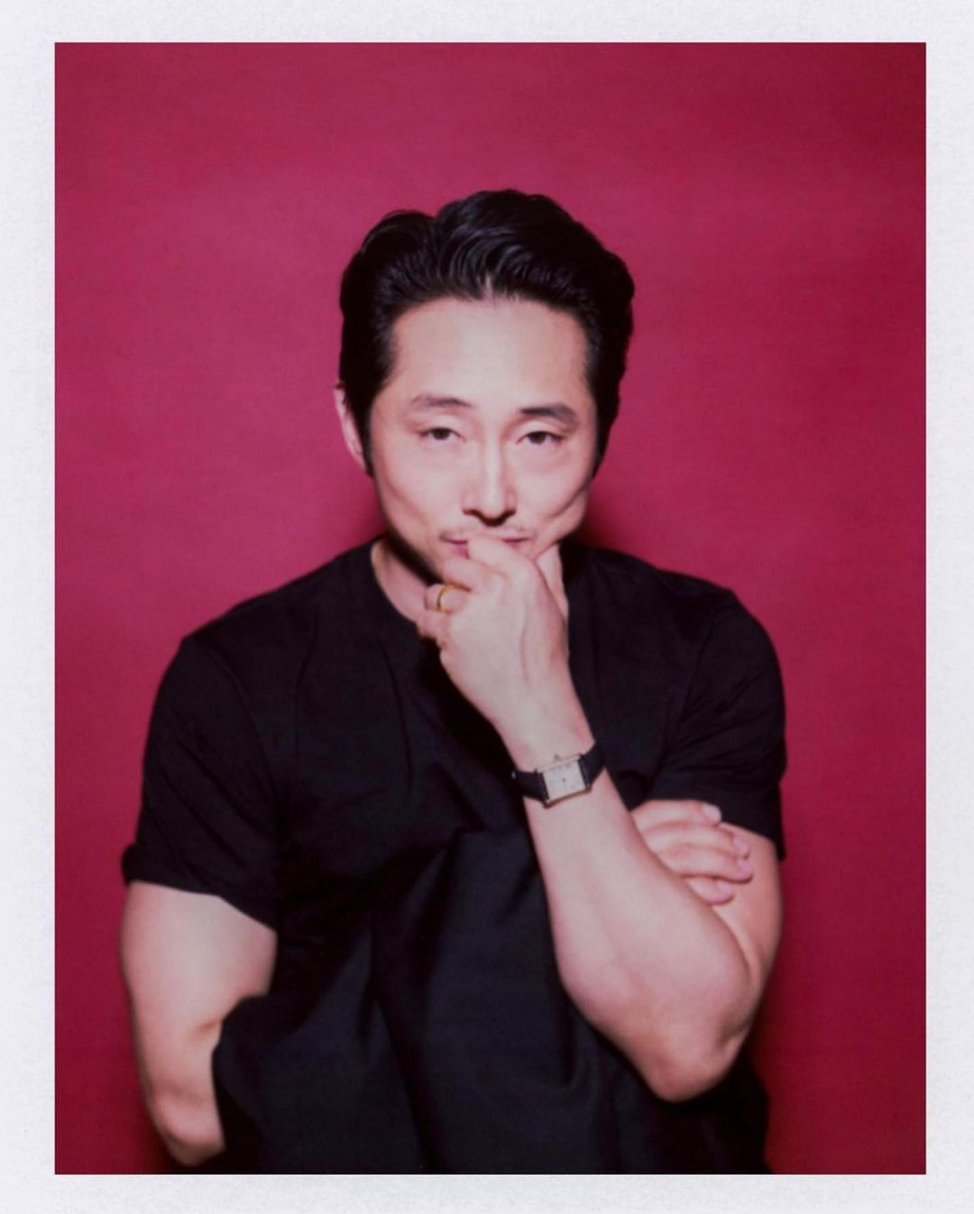 和妻子相遇是命中注定：深陷《怒嗆人生》Steven Yeun 的瘋狂魅力，不是標準帥哥卻出奇性感 - A Day Magazine