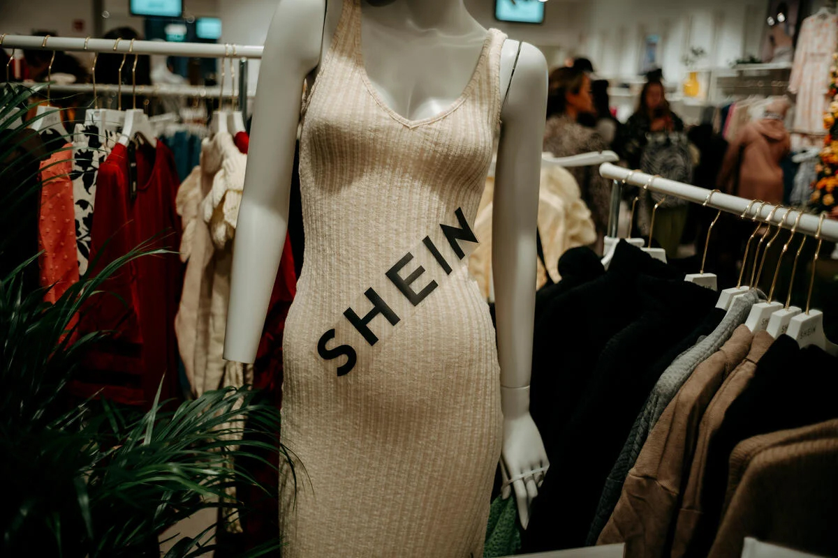 H&M 怒告 SHEIN 抄襲：這個中國快時尚品牌快速打入外國市場，更取代 Zara 成為 Google「最高熱搜」品牌 - A Day ...