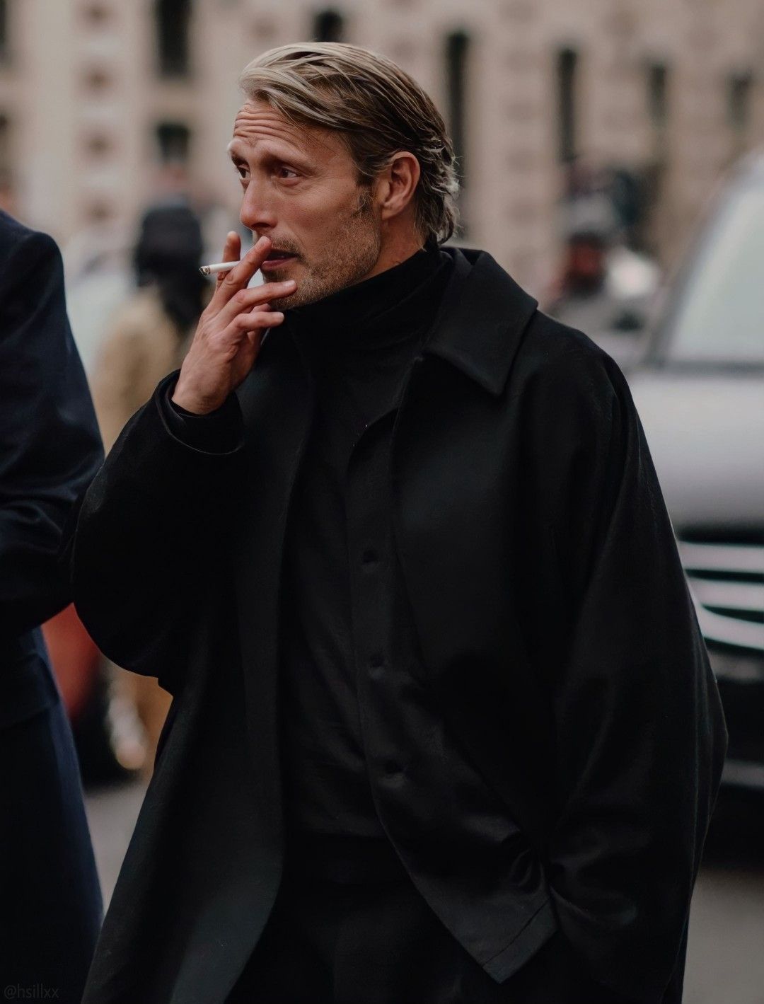 演反派卻被譽為「丹麥最性感男人」：Mads Mikkelsen 30 歲才開始人生，用個眼神就能俘虜世界 - A Day Magazine