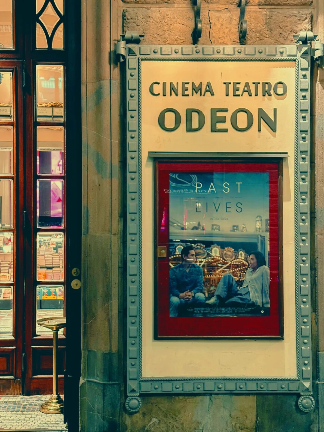 在百年電影院裡逛書店是什麽體驗？電影迷和文青遊玩義大利，記得去一趟 Cinema Odeon - A Day Magazine