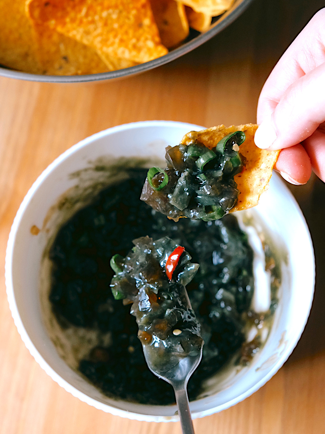 我半信半疑，試了網上火紅的「皮蛋＋多力多滋 DORITOS」，結果好吃到每晚當下酒菜 - A Day Magazine