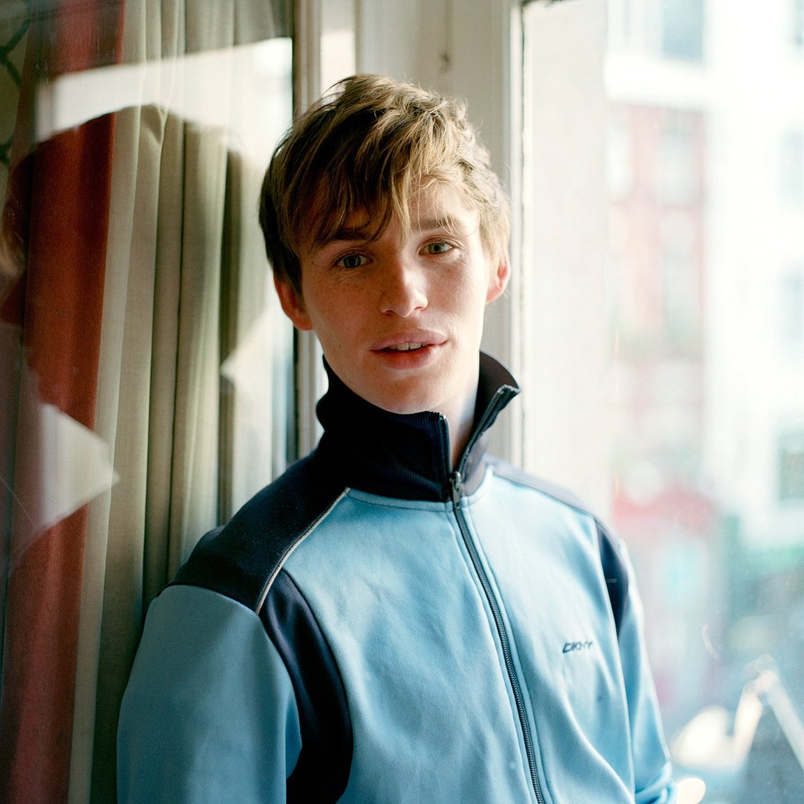 來自顯赫家族，自小跟威廉王子當同學：Eddie Redmayne 背景強大，卻選擇不靠父母低調生活 - A Day Magazine