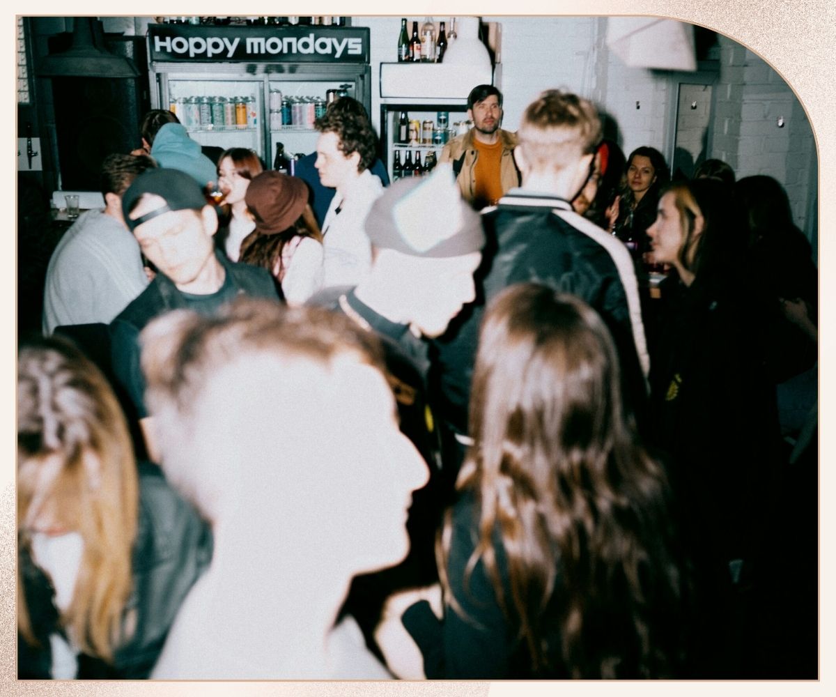 「聽比你落後的人，教你如何超前」：「如何維持貧窮」的 12 條建議，諷刺到心驚 - A Day Magazine